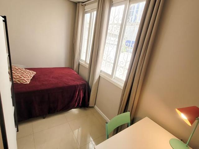 QUARTO EM CASA PRÓXIMO AO PARCÃO / MOINHOS DE VENTO /SHOPING
