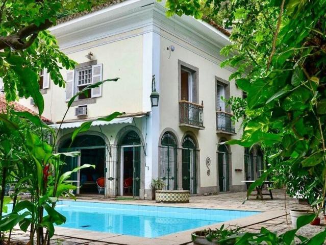 Quarto em casarão em Laranjeiras