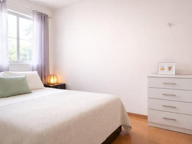 Quarto em apto mobiliado