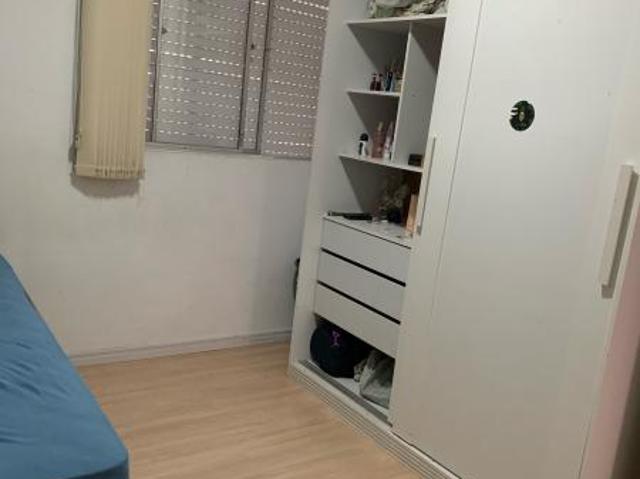 Quarto em ap compartilhado no Criso Rei
