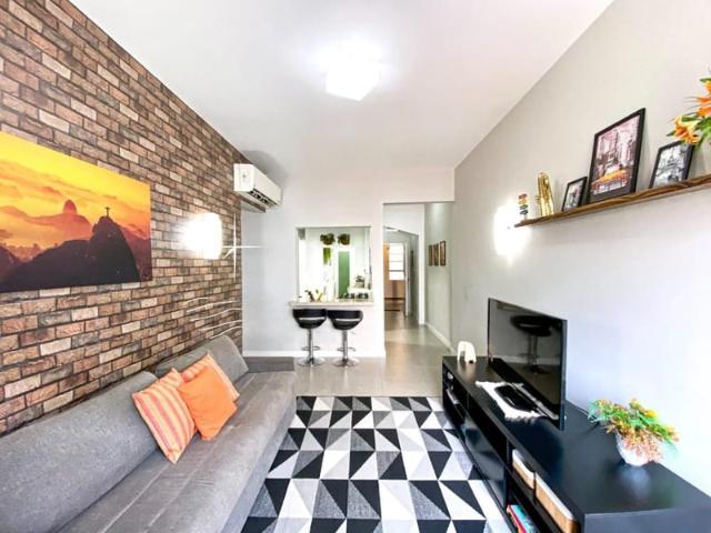 Quarto em apartamento moderno de 2 quartos e 2 banheiros em