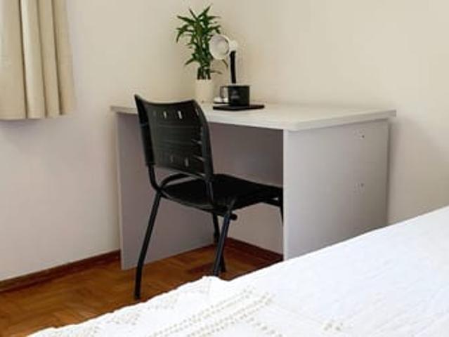 Quarto em apartamento masculino próximo ao Pátio Savassi