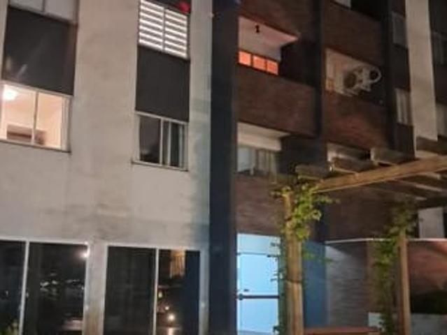 quarto em apartamento no coração da cidade