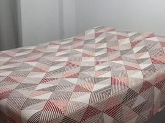 Quarto em apartamento seguro e localização privilegiada