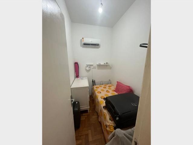 Quarto em Botafogo com ar Feminino