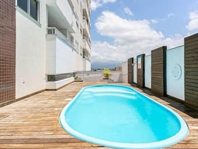 Quarto em frente ao via catarina com banheiro privativo