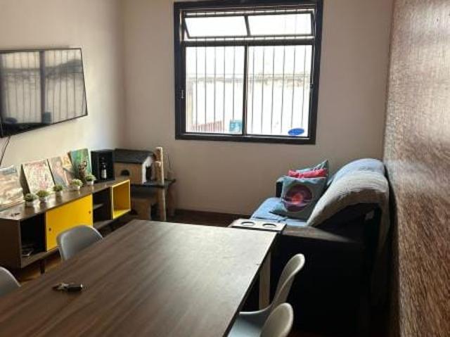 Quarto em imóvel no Caiçaras