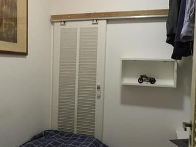Quarto em Ipanema ao lado do Metrô e comercio 24hs