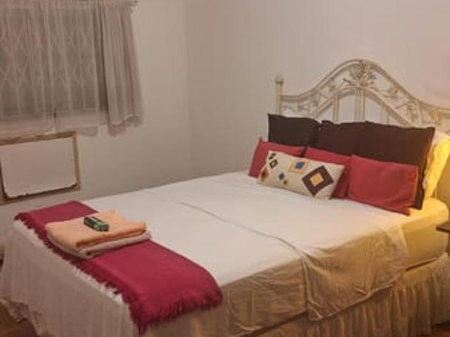 Quarto em local tranquilo cercado de verde