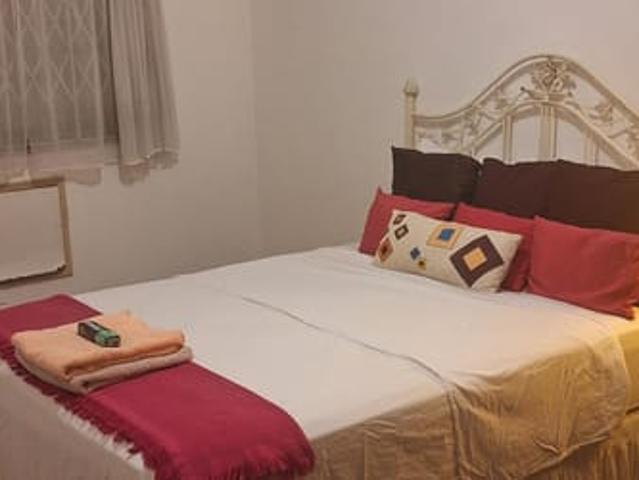Quarto em local tranquilo cercado de verde