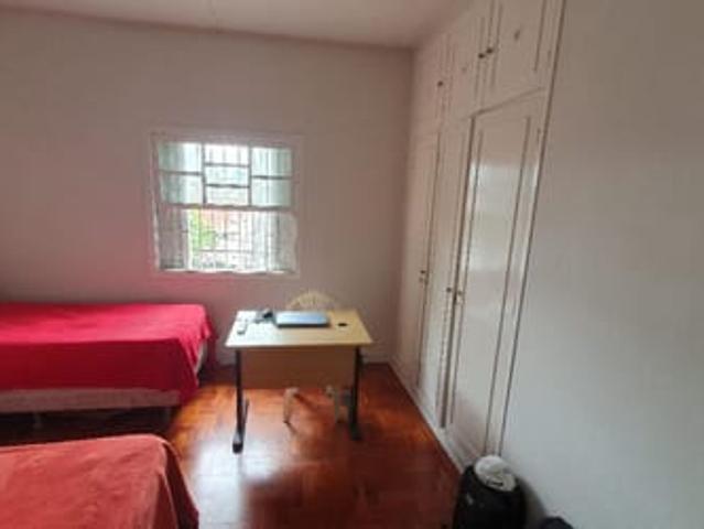 Quarto em sobrado em Pinheiros