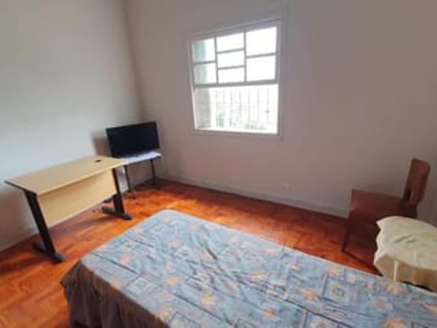 Quarto em sobrado em Pinheiros