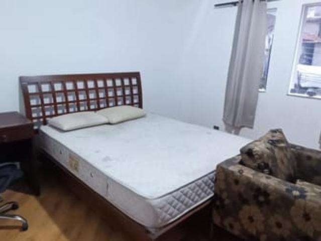 Quarto espaçoso, Garagem e boas energias