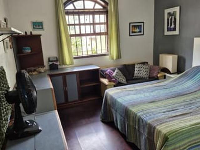 Quarto espaçoso no bairro Santa Lúcia
