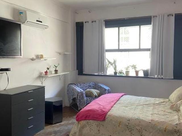 Quarto espaçoso na praia só para mulheres!