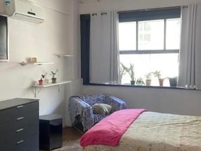 Quarto espaçoso na praia só para mulheres!