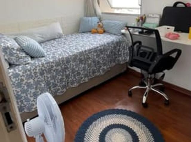Quarto feminino em apto compartilhado