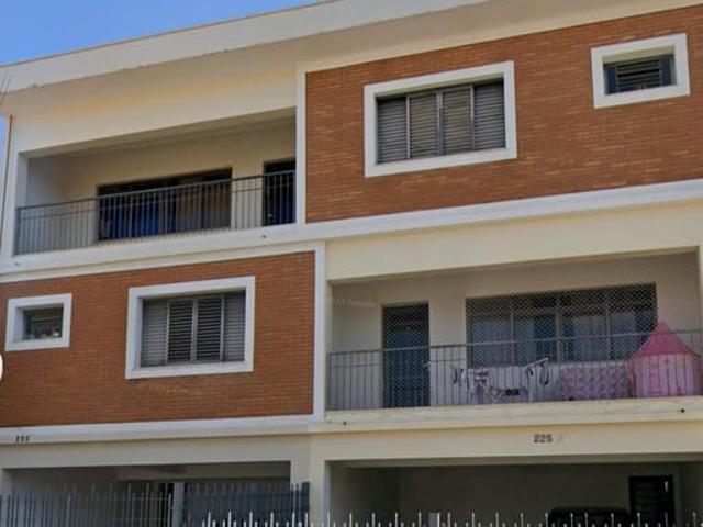 Quarto individual amplo em casa estruturada e bem localizada