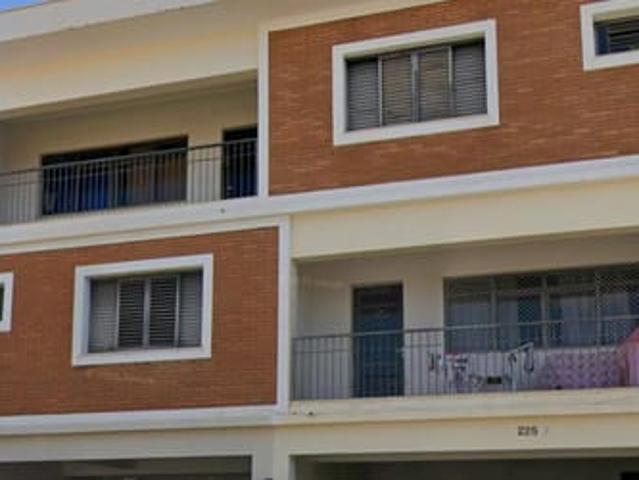 Quarto individual amplo em casa estruturada e bem localizada