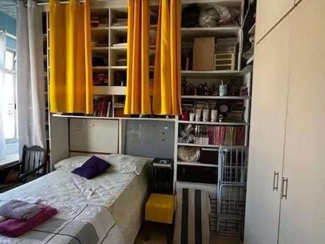 Quarto Individual com Cama de Casal