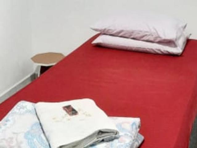 Quarto individual com cama de solteiro,Smart tv com Prime