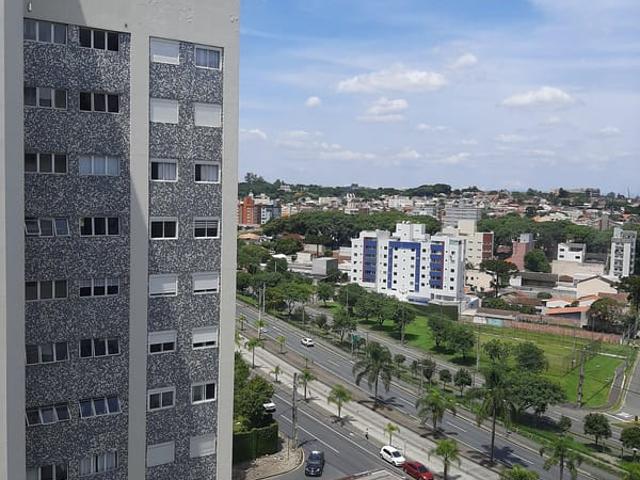 Quarto individual com banheiro