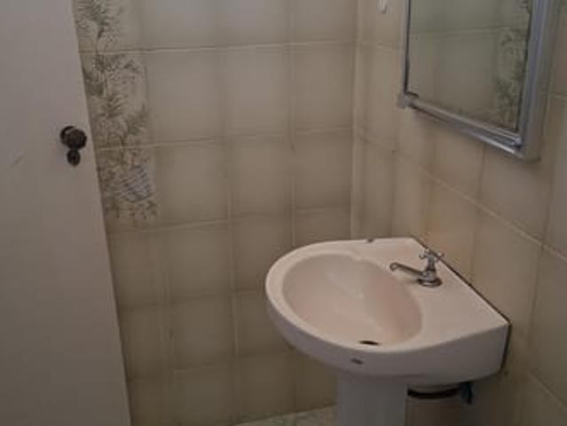 quarto individual com banheiro
