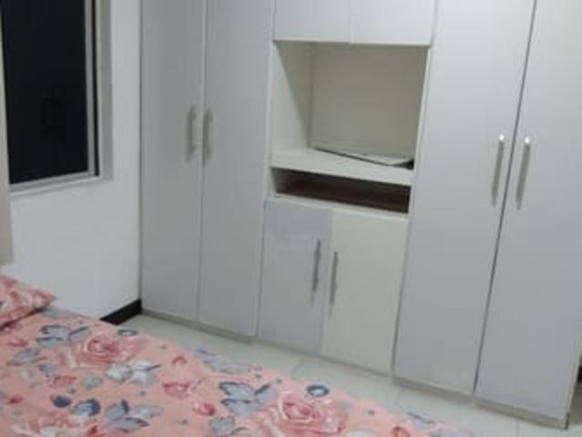Quarto individual com banheiro exclusivo