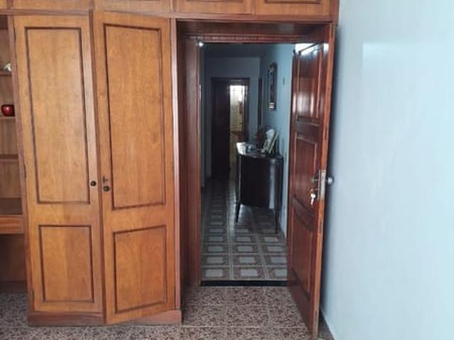 Quarto individual com banheiro privativo