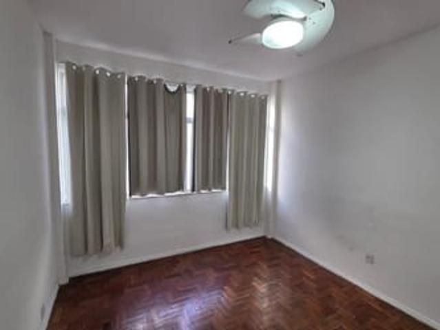 Quarto individual em apartamento na Barra
