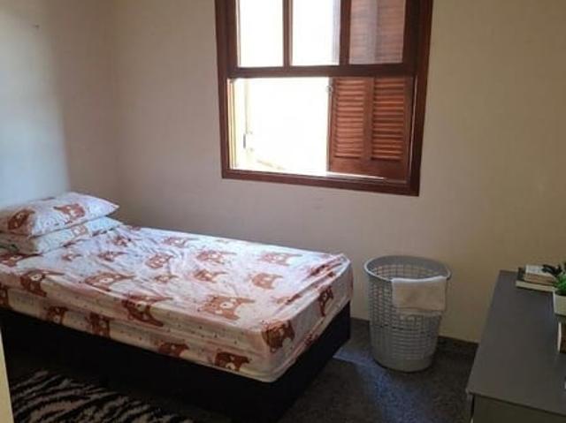 Quarto individual em bairro nobre