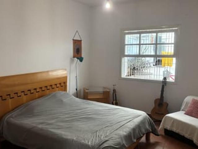 Quarto individual em casa confortável e ampla