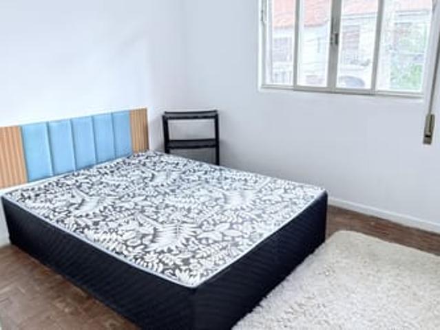 Quarto individual em casa próx metro Ana rosa