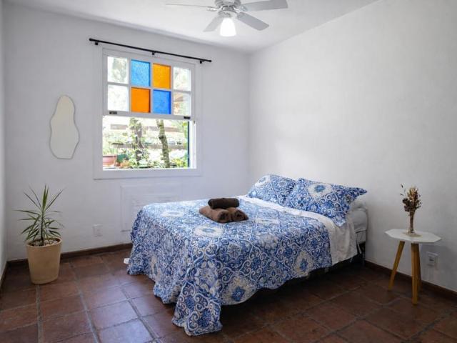 Quarto individual em mansão em Laranjeiras
