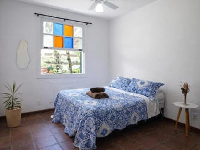 Quarto individual em mansão em Laranjeiras