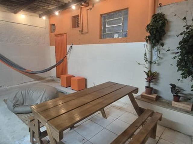 Quarto Individual em República bem localizada