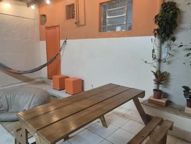 Quarto Individual em República bem localizada