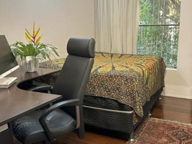 Quarto individual mobiliado