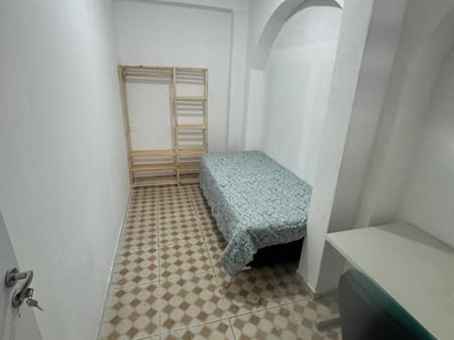 Quarto individual mobiliado