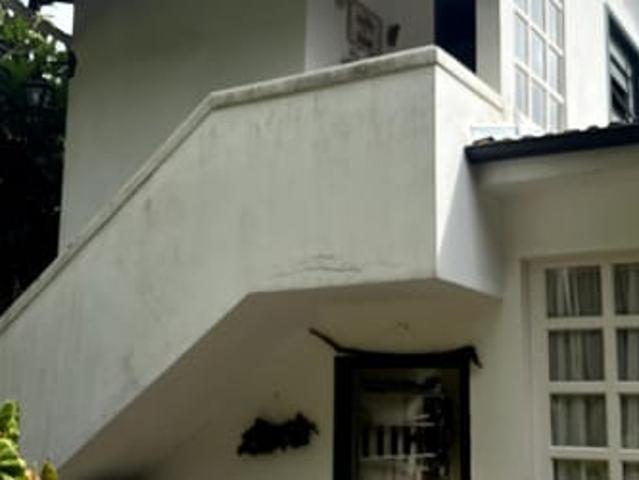 Quarto individual mobiliado com WC privativo