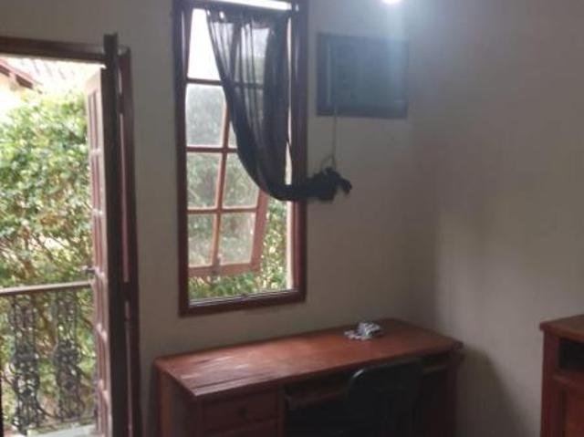 QUARTO INDIVIDUAL MOBILIADO E PERTO DA PRAIA DE ITAIPU
