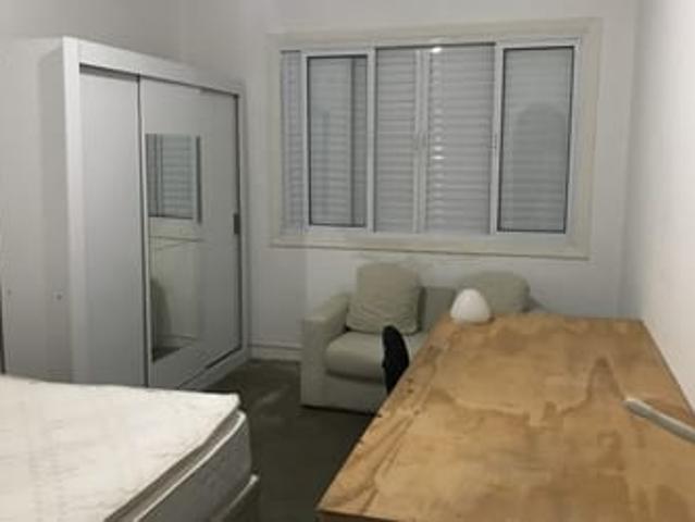 Quarto individual mobiliado no centro
