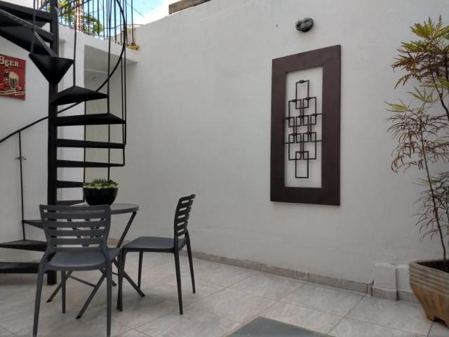 Quarto individual mobiliado para homens NÃO FUMANTE