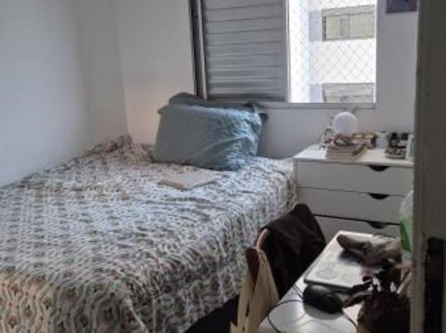 Quarto individual não mobiliado