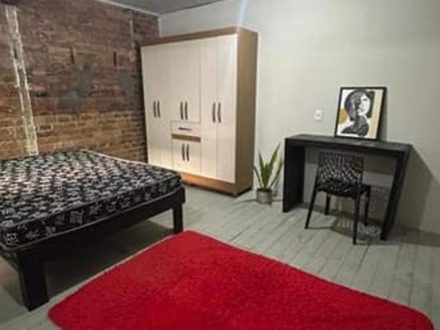 Quarto individual no coração de POA com tudo incluso
