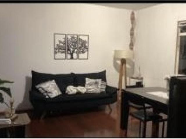 Quarto individual para Moças! Ótima localização