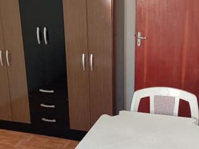 Quarto individual para moças