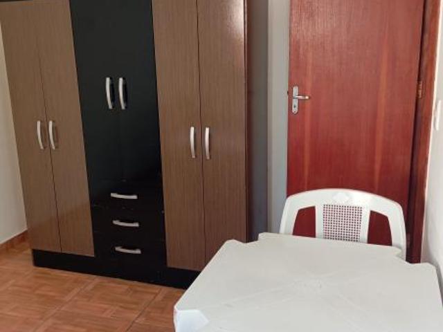 Quarto individual para moças