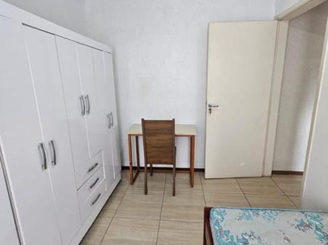 QUARTO INDIVIDUAL PARA MORADIA FEMININA EM AMBIENTE FAMILIAR