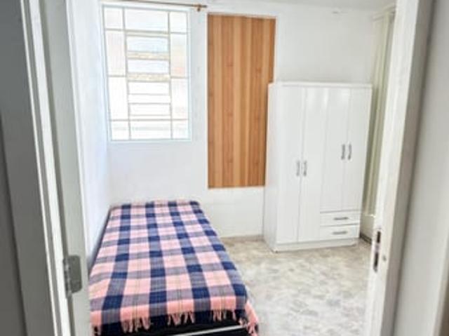 Quarto individual próx metro Ana rosa